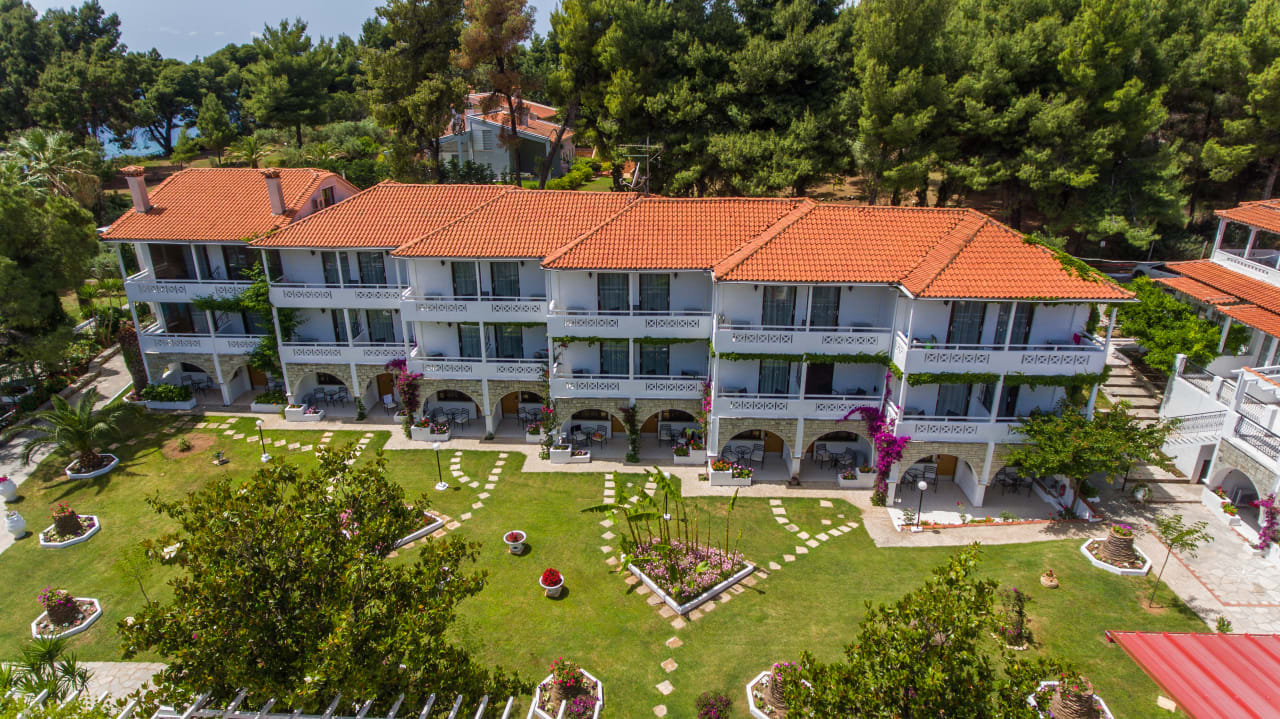 "Außenansicht" Hotel Porfi Beach (Metamorphosis) • HolidayCheck ...
