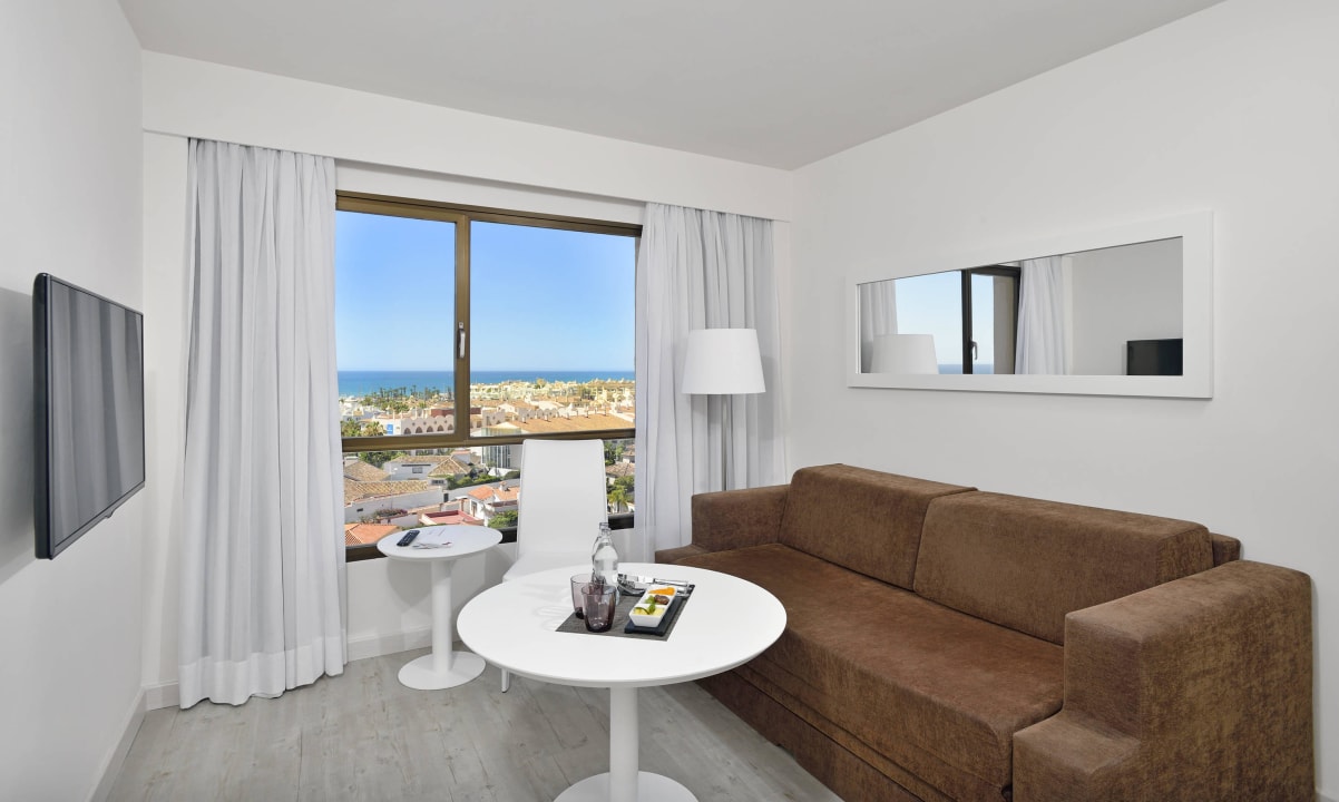 "Suite Superior Living Roo..." Hotel Ocean House Costa del Sol ...