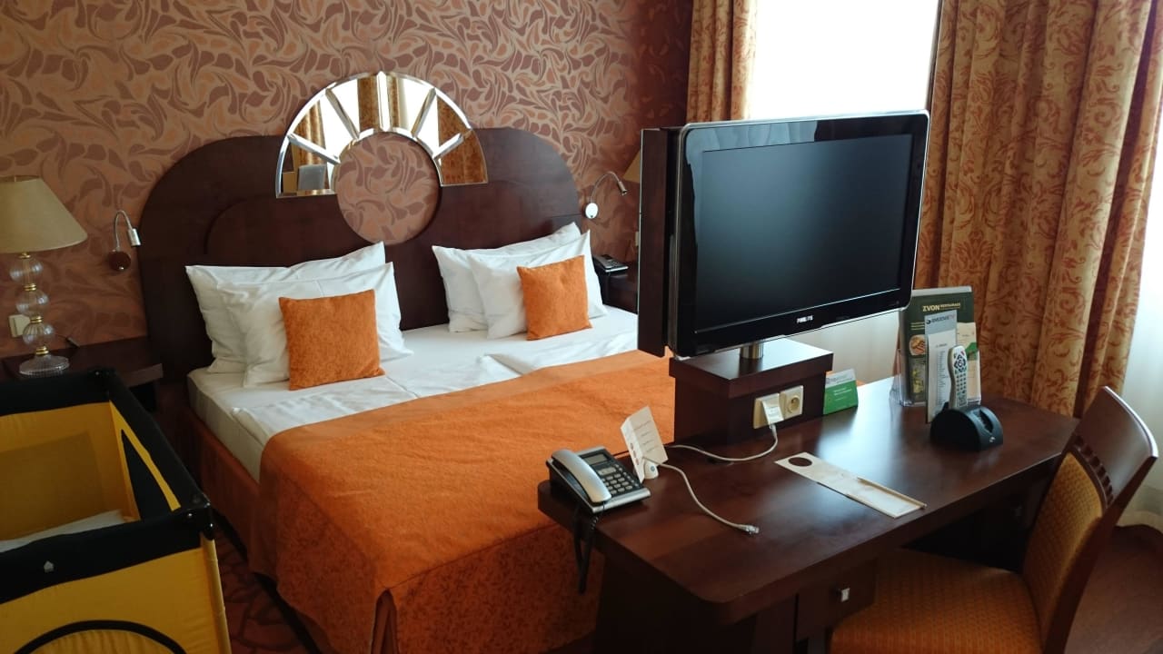 "Doppelbett mit Zustellbet..." Grandhotel Zvon (České Budějovice ...