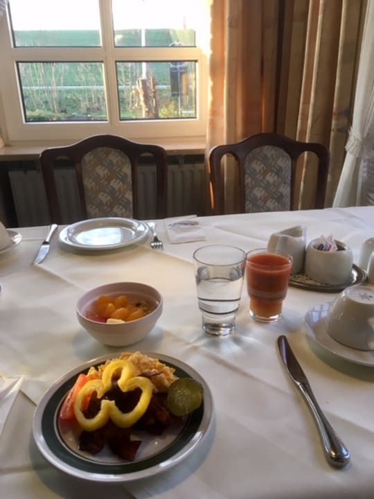 "Frühstück mit Deichblick." Strandhotel Salty (Büsum) • HolidayCheck ...