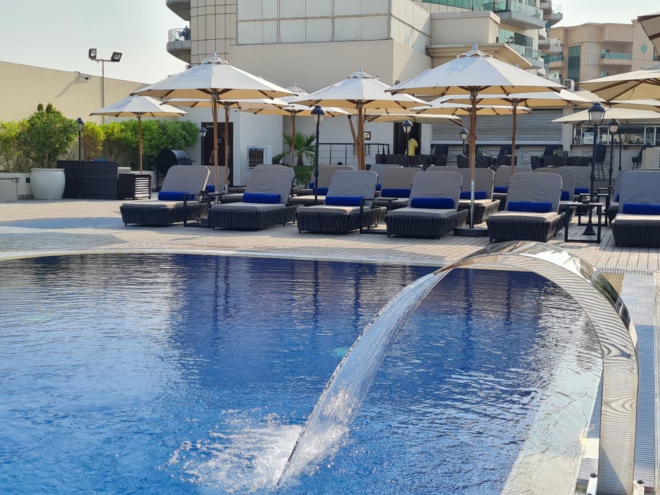 "Deluxe room " Hotel Mövenpick Bur Dubai (Dubai) • HolidayCheck (Dubai ...