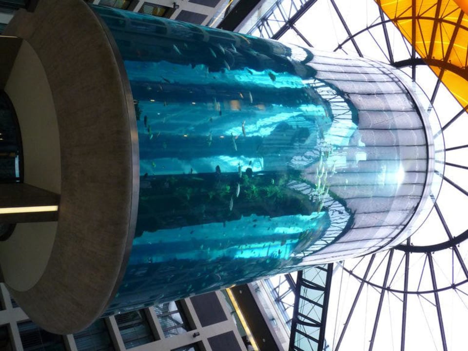 "Aquarium in der Lobby des..." Radisson Collection Hotel, Berlin ...