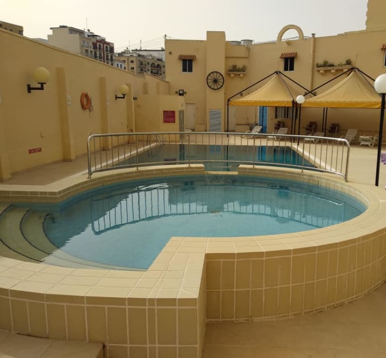 "Basen przy Hotelu" Mavina Hotel & Apartments (Bugibba) • HolidayCheck ...