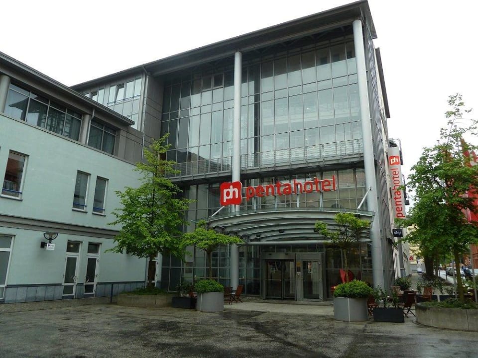 "Haupteingang Hotel" pentahotel Rostock (Rostock) • HolidayCheck ...