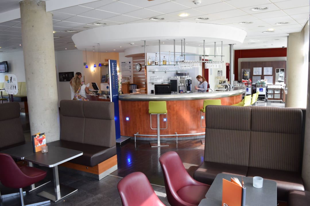 "Rezeption und Bar" Novotel Suites Hamburg City Hotel (Hamburg ...