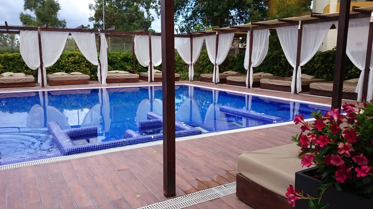 "Chill-Out-Pool" Zafiro Tropic (Alcudia) • HolidayCheck (Mallorca ...