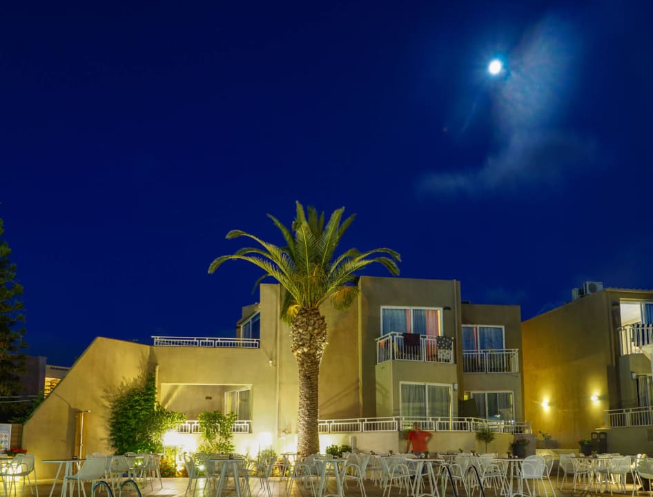 "Hotel by night" Nefeli Hotel Rethymno (Platanes) • HolidayCheck (Kreta ...