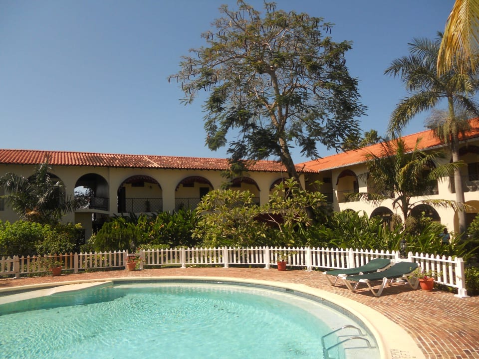 "Pool ohne Gäste" Charela Inn Hotel (Negril) • HolidayCheck (Cornwall ...