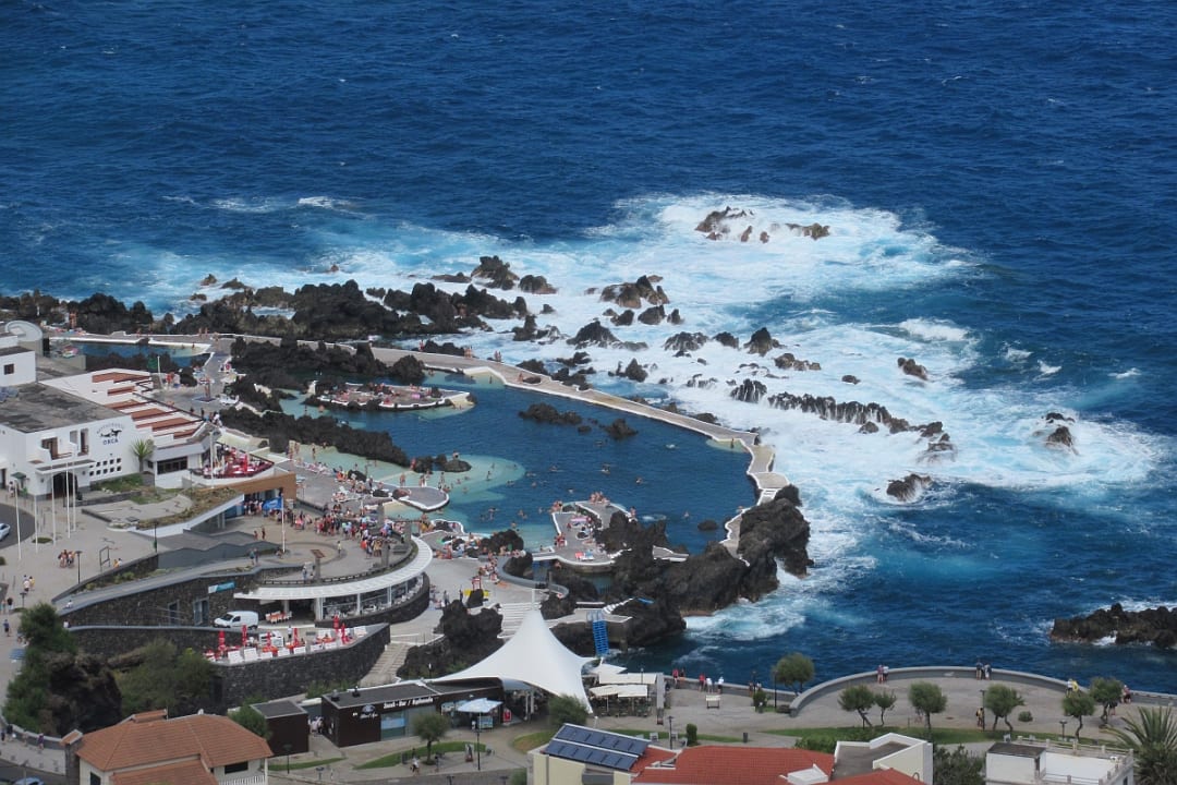 "Naturpool -ca. 160 m lang..." Aqua Natura Madeira Hotel (Porto Moniz ...