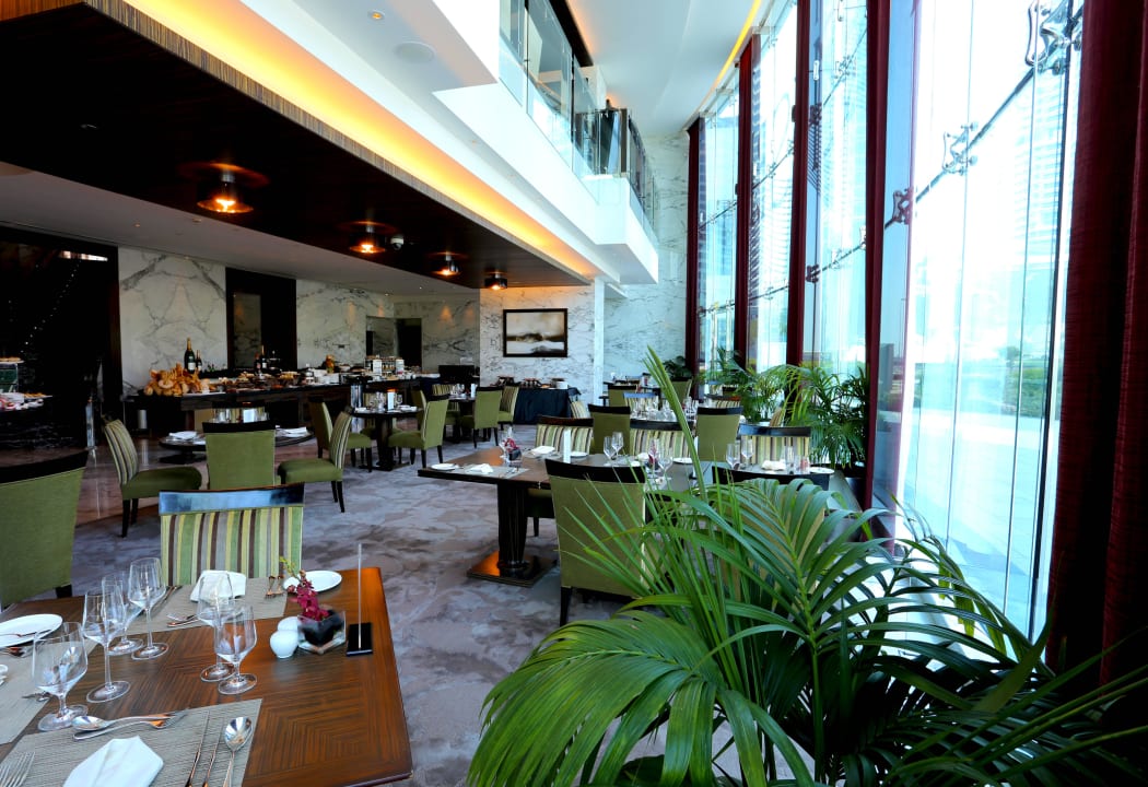 "Cavendish Restaurant & Te..." Hotel Bonnington Jumeirah Lakes Towers ...