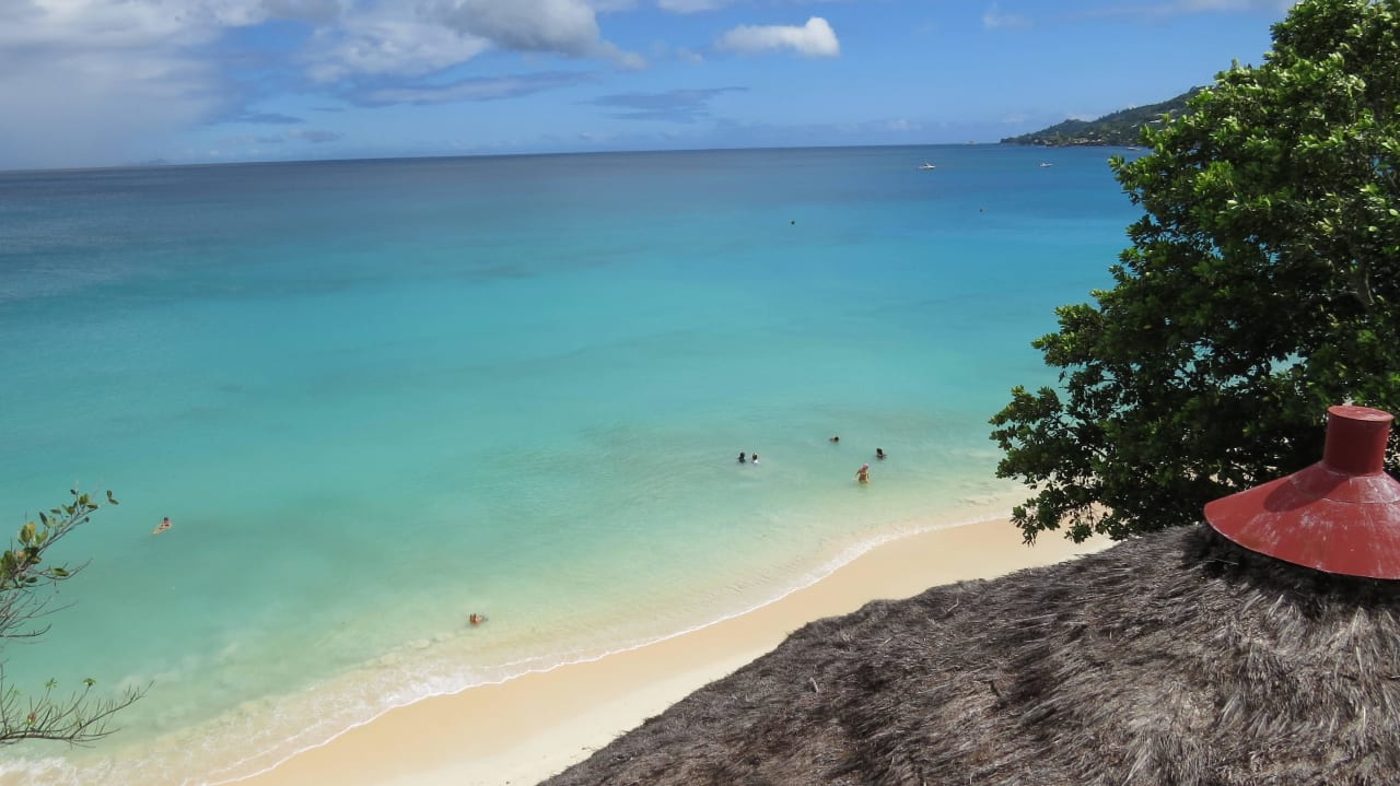"Direkter Strandabschnitt" Coral Strand Smart Choice Hotel (Beau Vallon ...