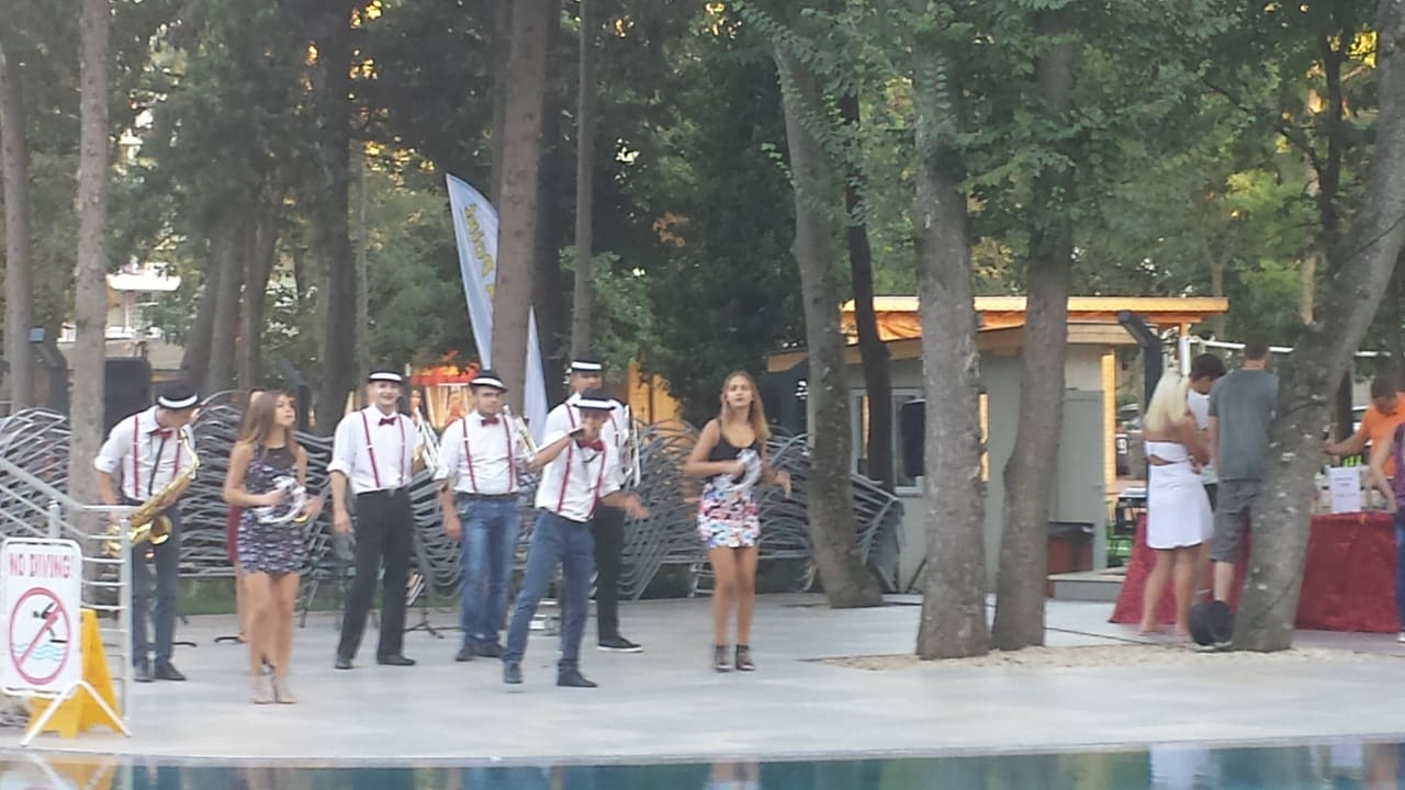 "Pool Party mit Lifemusik" HVD Club Bor (Sonnenstrand) • HolidayCheck ...