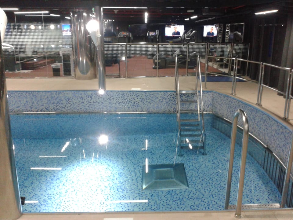 "Pool" Queen Elizabeth 2 Hotel (Dubai) • HolidayCheck (Dubai ...