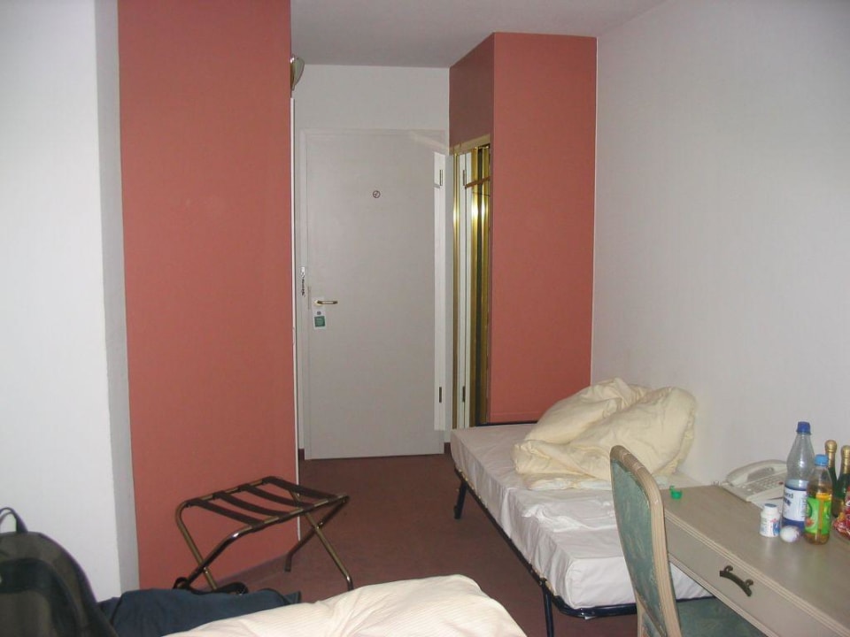 "Zustellbett" Hotel Schloss Köpenick by Golden Tulip (Berlin-Treptow ...