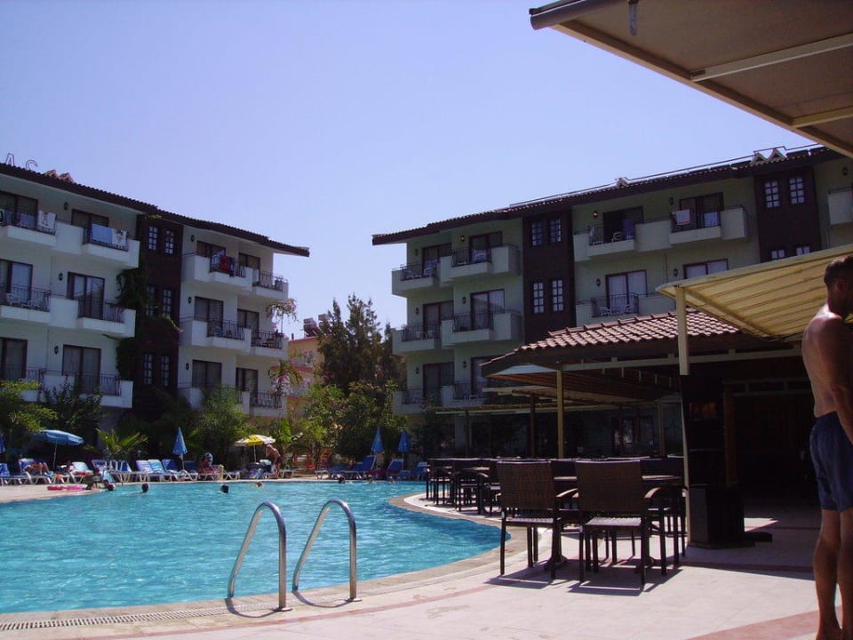 "Pool und 2 der 3 Wohnäuse..." Lemas Suite Hotel (Side) • HolidayCheck ...