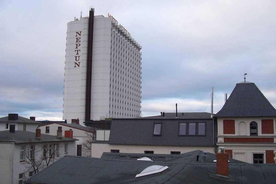 "Blick zum Hotel Neptun" KurparkHotel Warnemünde (Rostock-Warnemünde ...