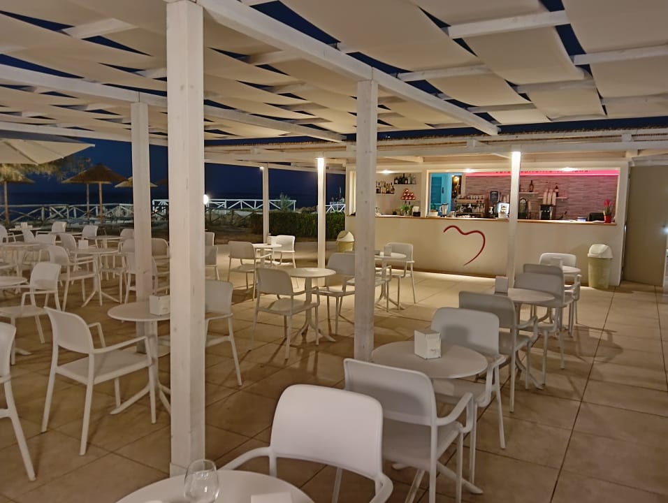 "Strandbar (abends)" VOI Tropea Essentia (Parghelia) • HolidayCheck ...