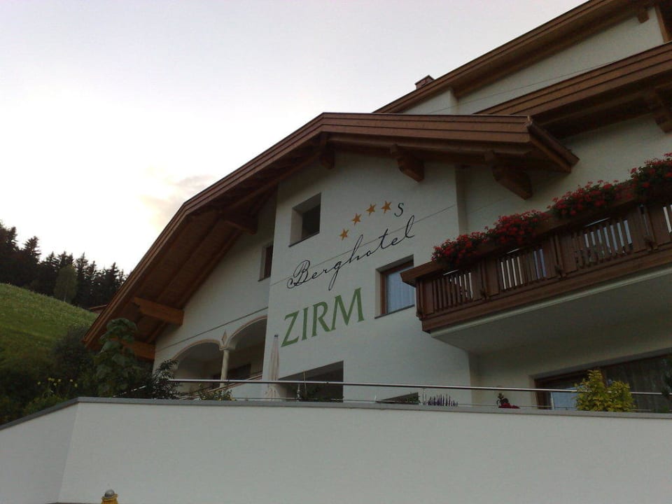 "Hotelansicht" Berghotel Zirm (Valdaora / Olang) • HolidayCheck ...