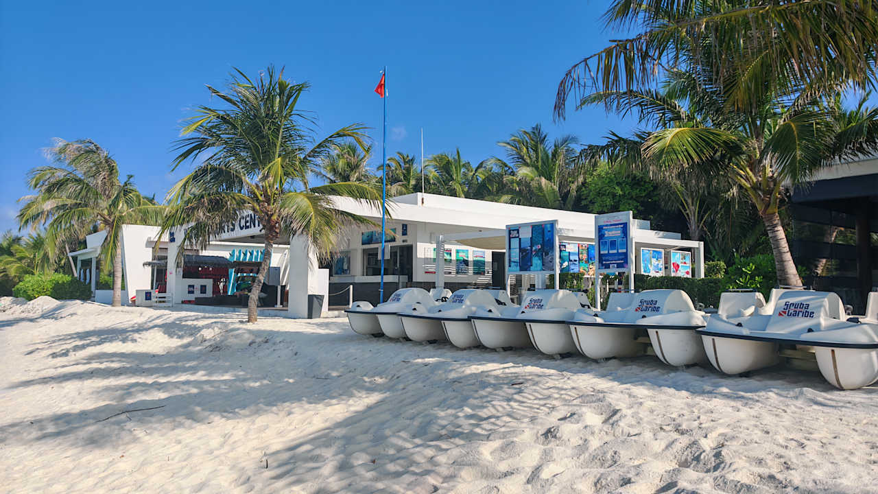 "Wassersportstation und Ta..." Hotel Riu Palace Maldivas (Kudahuvadhoo ...