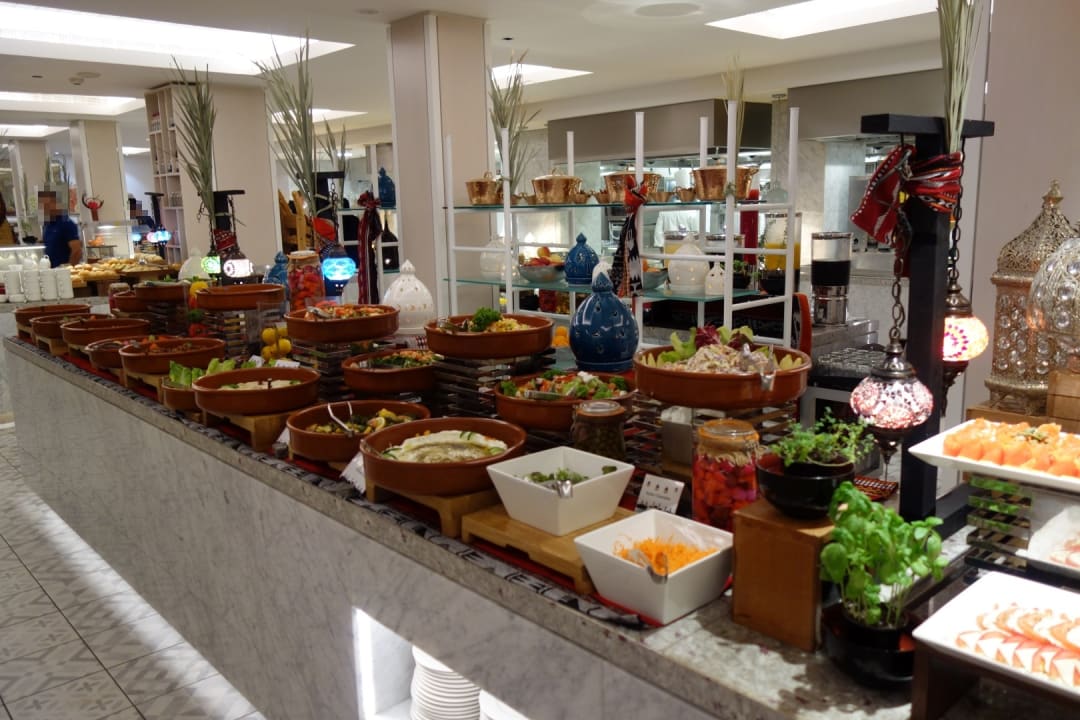 "Iftar Abendbuffet" Hotel Crowne Plaza Muscat (Maskat) • HolidayCheck ...