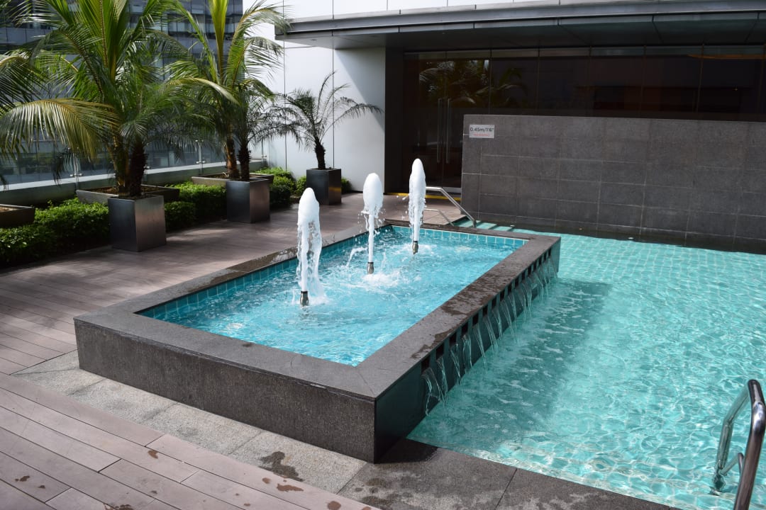 "Springbrunnen beim Pool" DoubleTree by Hilton Hotel Kuala Lumpur ...
