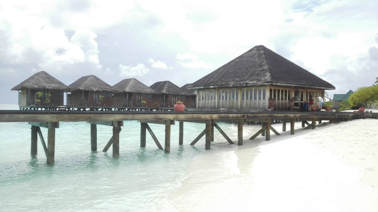 "Duniye Spa on the Water" Meeru Maldives Island Resort (Dhifushi ...