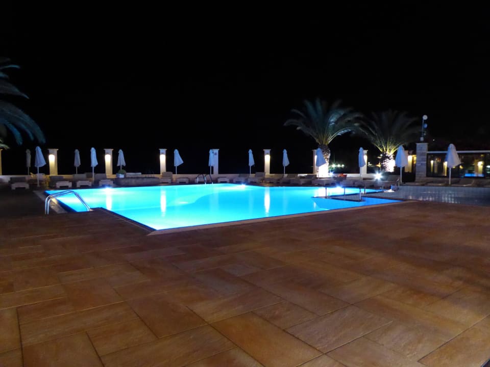 "Pool bei Nacht" Hotel Elektra Beach (Karpathos Stadt) • HolidayCheck ...