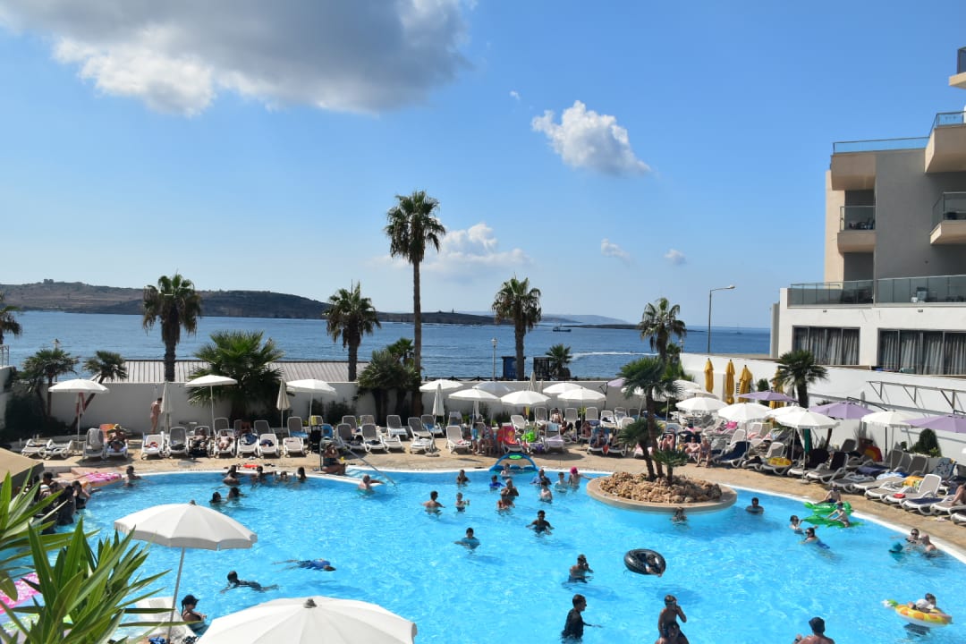 "Pool inklusive Bar" DoubleTree by Hilton Malta (Bugibba ...
