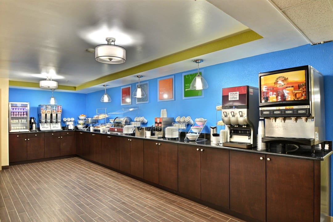 "Complimentary Breakfast B..." Comfort Inn & Suites St. Pete/Clearwater ...