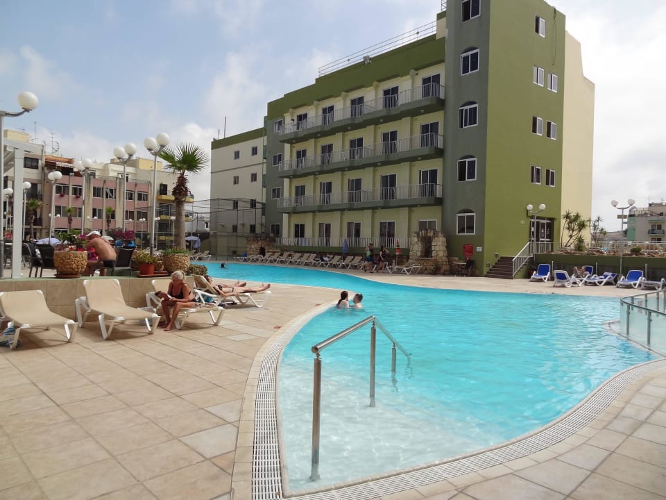 "Teren basenu " Topaz Hotel (Bugibba) • HolidayCheck (Majjistral | Malta)