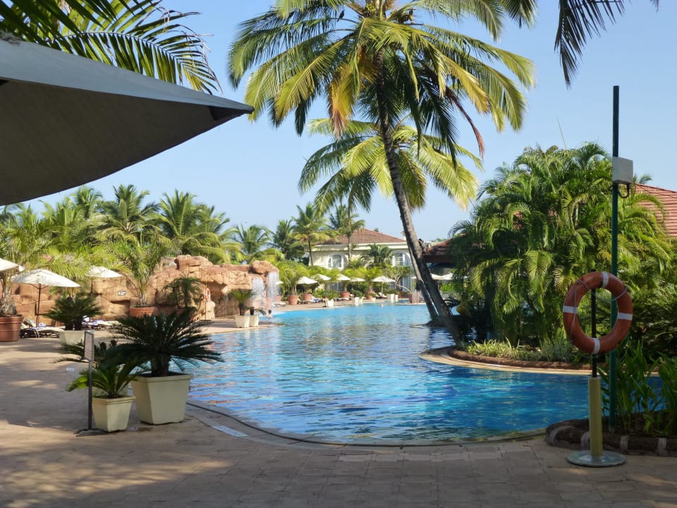 "Großer Pool in der Anlage" The Zuri White Sands, Resort & Casino ...