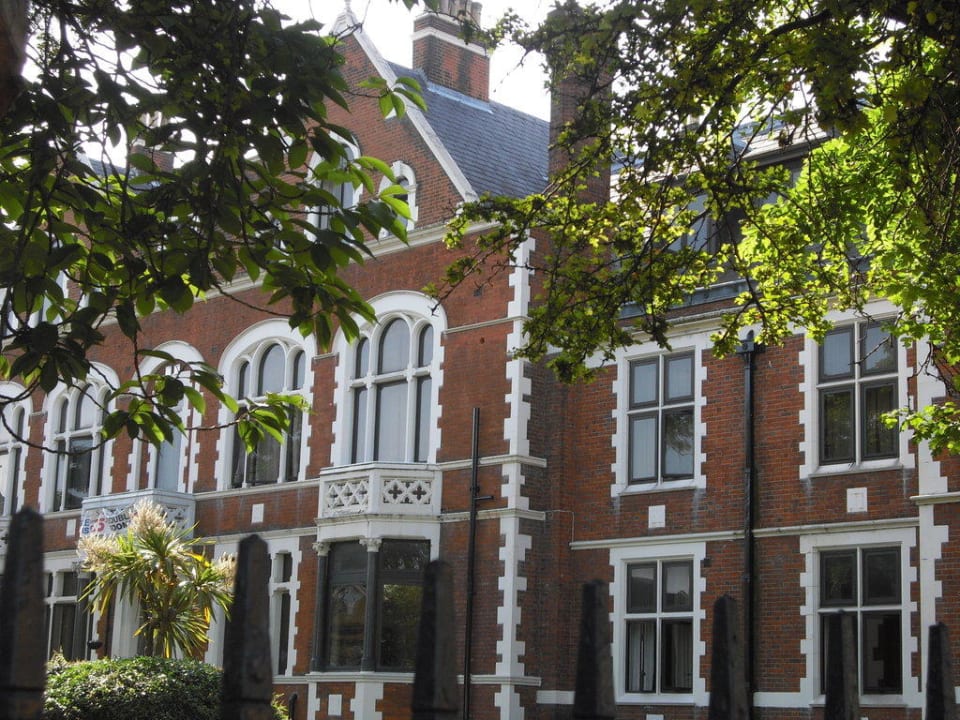 "Packham Lodge im Juni 200..." Best Western London Peckham Hotel (City ...