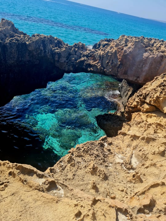 "Secret Bridge zu Fuß vom ..." Hotel Nissi Beach Resort (Agia Napa ...