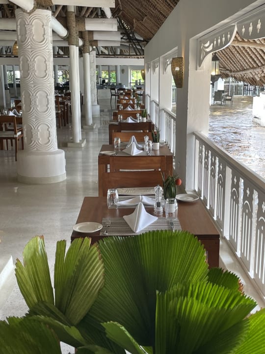 "Diani Restaurant" Diamonds Leisure Beach & Golf Resort (Diani Beach ...