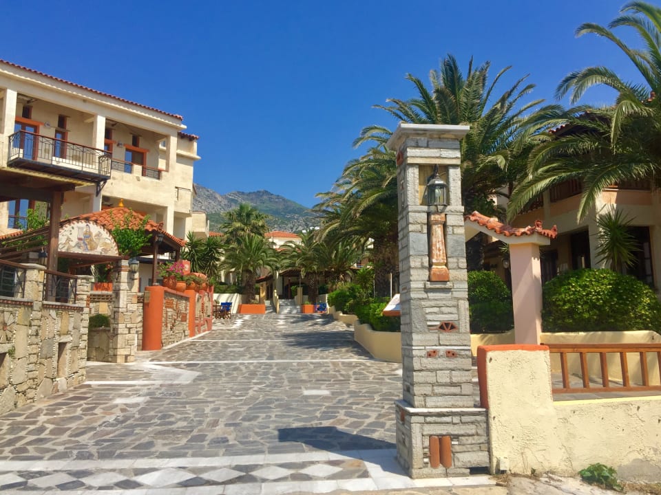 "Blick von der Straße/Stra..." Hotel Kampos Village Resort (Kambos ...