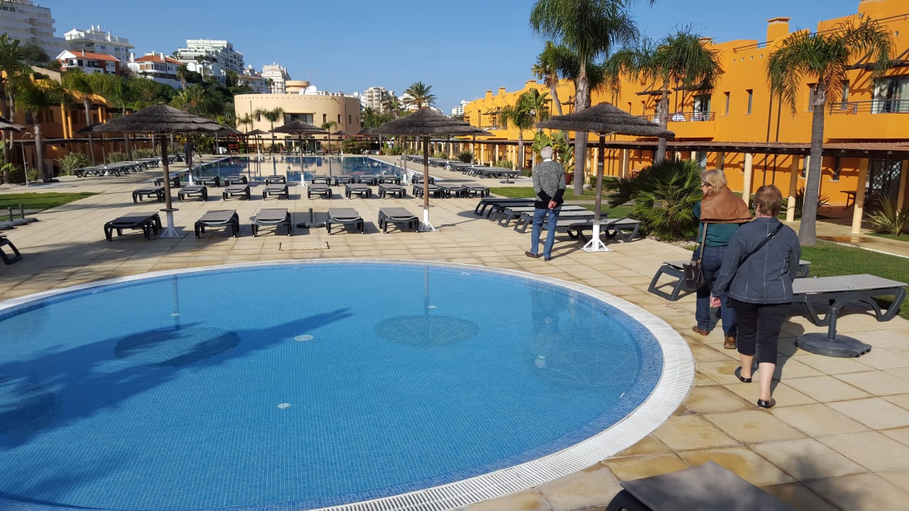 "Pool zwischen den Suiten" NH Marina Portimão Resort (Praia da Rocha ...