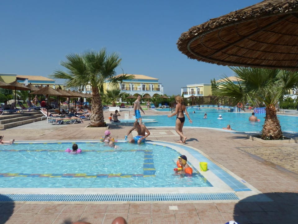 "Blick von den Sonnenliege..." Corali Hotel (Tigaki) • HolidayCheck ...