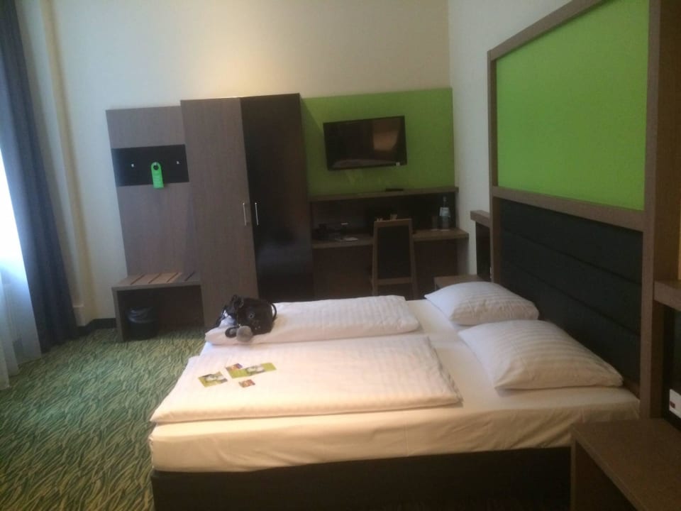 "Behindertengerechtes Zimm..." Select Hotel Style Berlin (Berlin ...