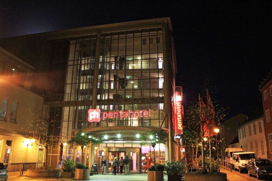 "Eingangsbereich vom Penta..." pentahotel Rostock (Rostock ...