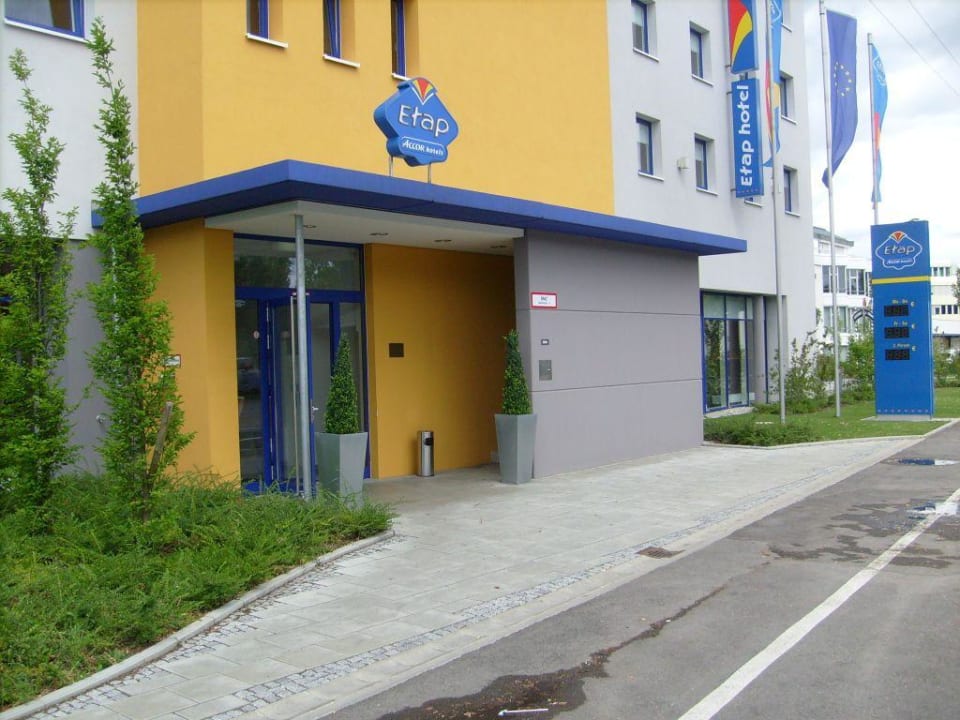 "Der Eingang zum Etap-Hote..." ibis budget Hotel München Messe Hotel ...