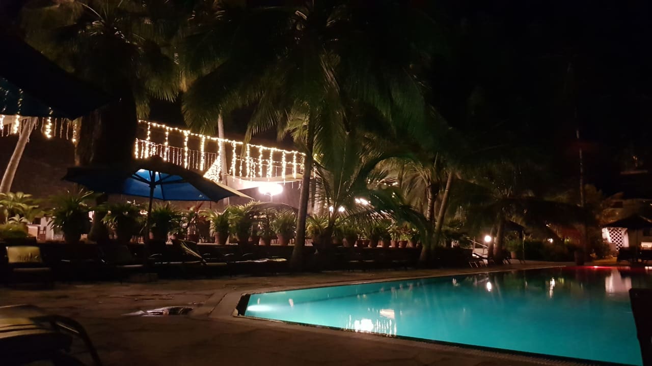 "Pool" Bahari Beach Hotel (Mombasa) • HolidayCheck (Provinz Coast | Kenia)