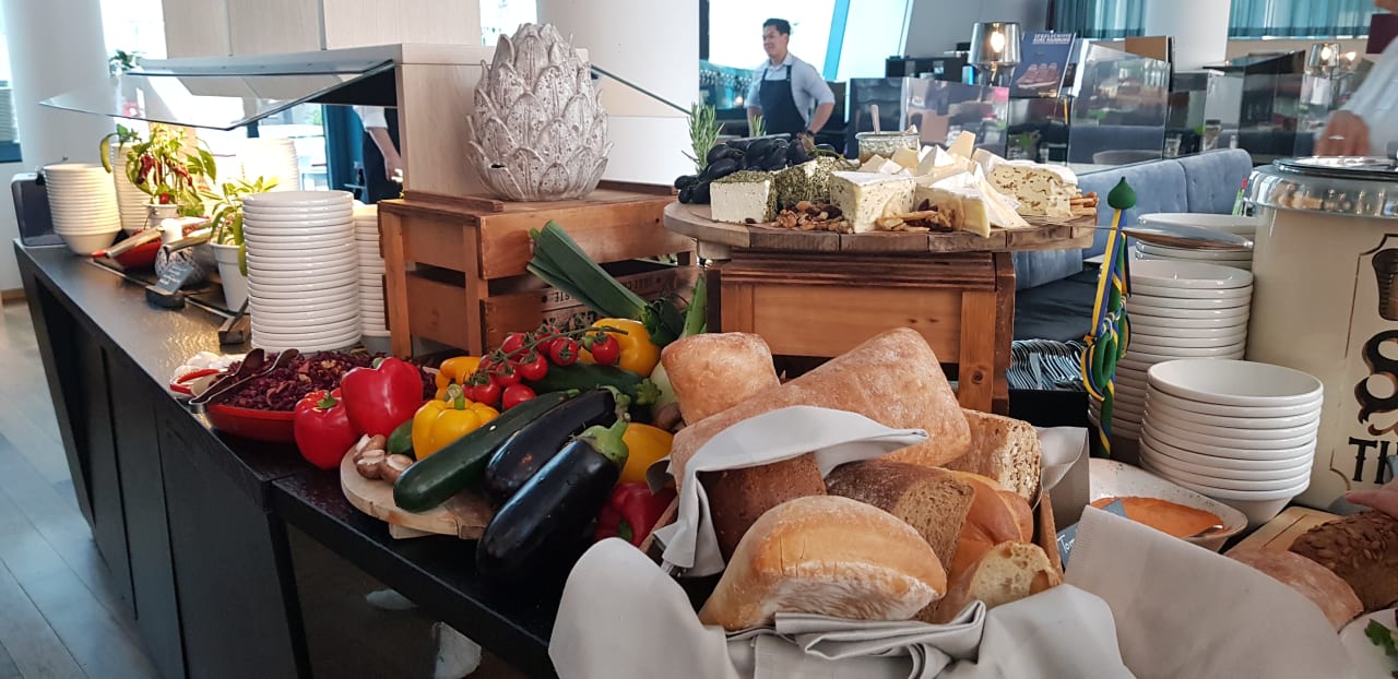 "Mittagsbuffet mit toller ..." Hotel Scandic Hamburg Emporio (Hamburg ...