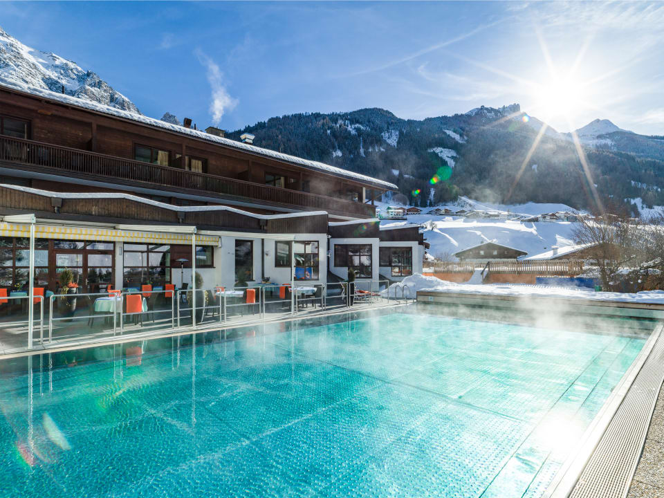 "Pool" Hotel Happy Stubai (Neustift im Stubaital) • HolidayCheck (Tirol ...