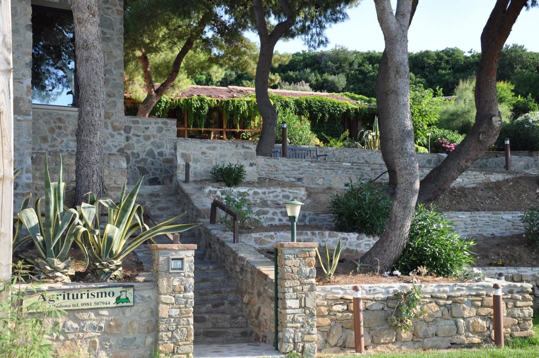 "Aufgang zum Restaurant" Hotel Masseria Torre di Albidona (Albidona ...