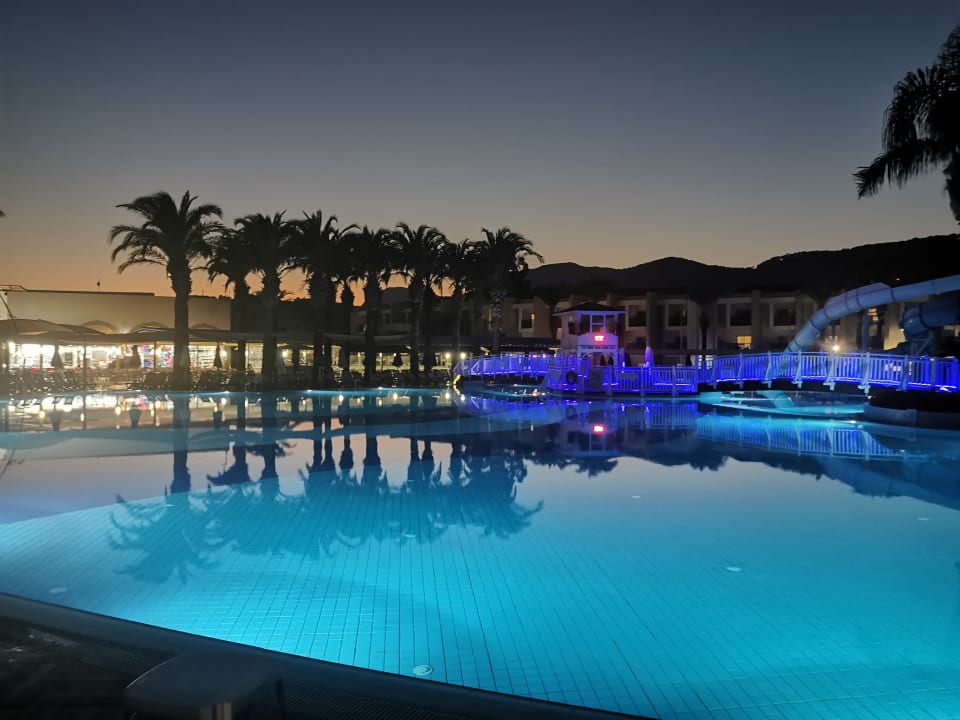 "Gartenanlage" TUI BLUE Tropical (Sarigerme) • HolidayCheck (Türkische ...