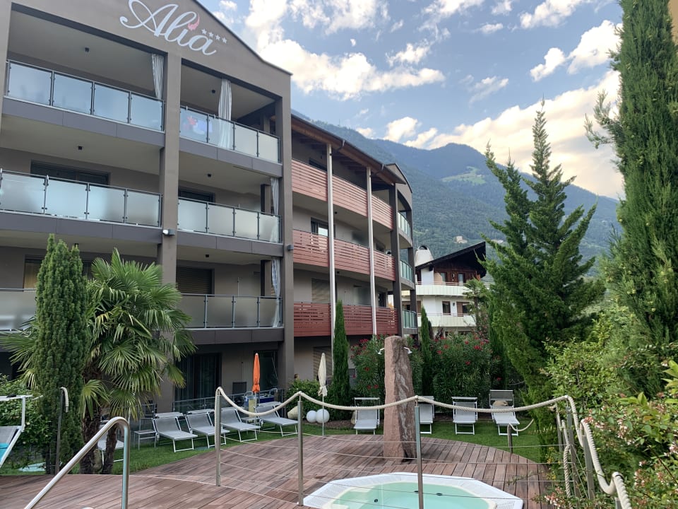 "Außenansicht" ALIA appartements & wellness (Lagundo / Algund ...
