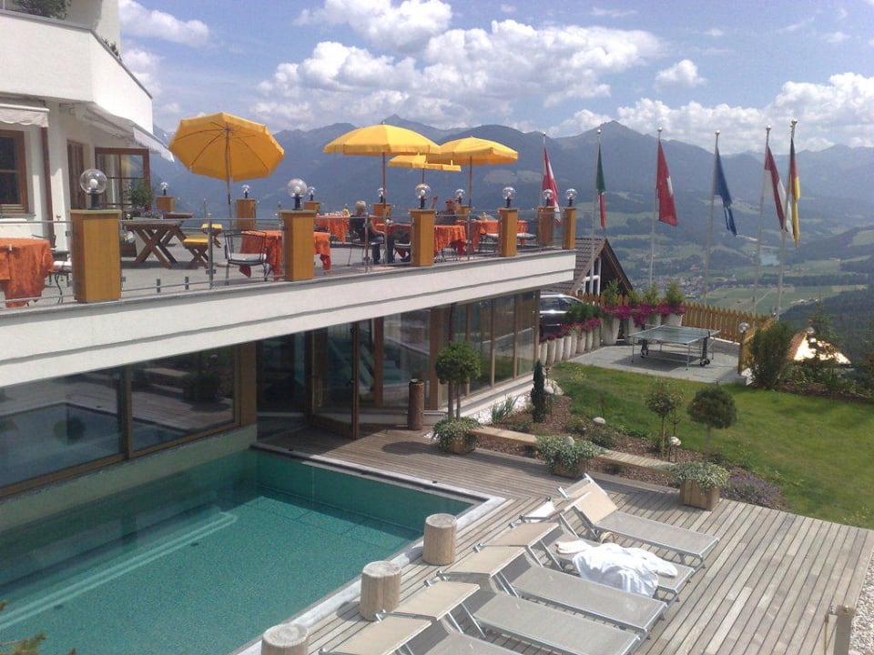 "Terrasse und Pool" Berghotel Zirm (Valdaora / Olang) • HolidayCheck ...