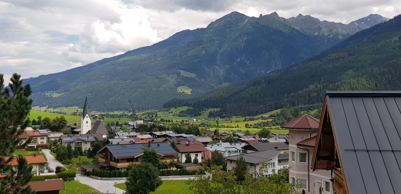 "Ausblick auf Neukirchen" Hotel Gassner (Neukirchen am Großvenediger ...