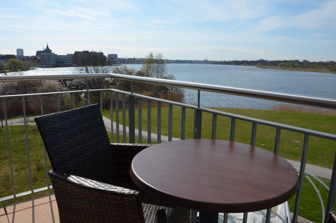 "Ausblick von Zimmer Gross..." Hotel Warnow (Rostock) • HolidayCheck ...