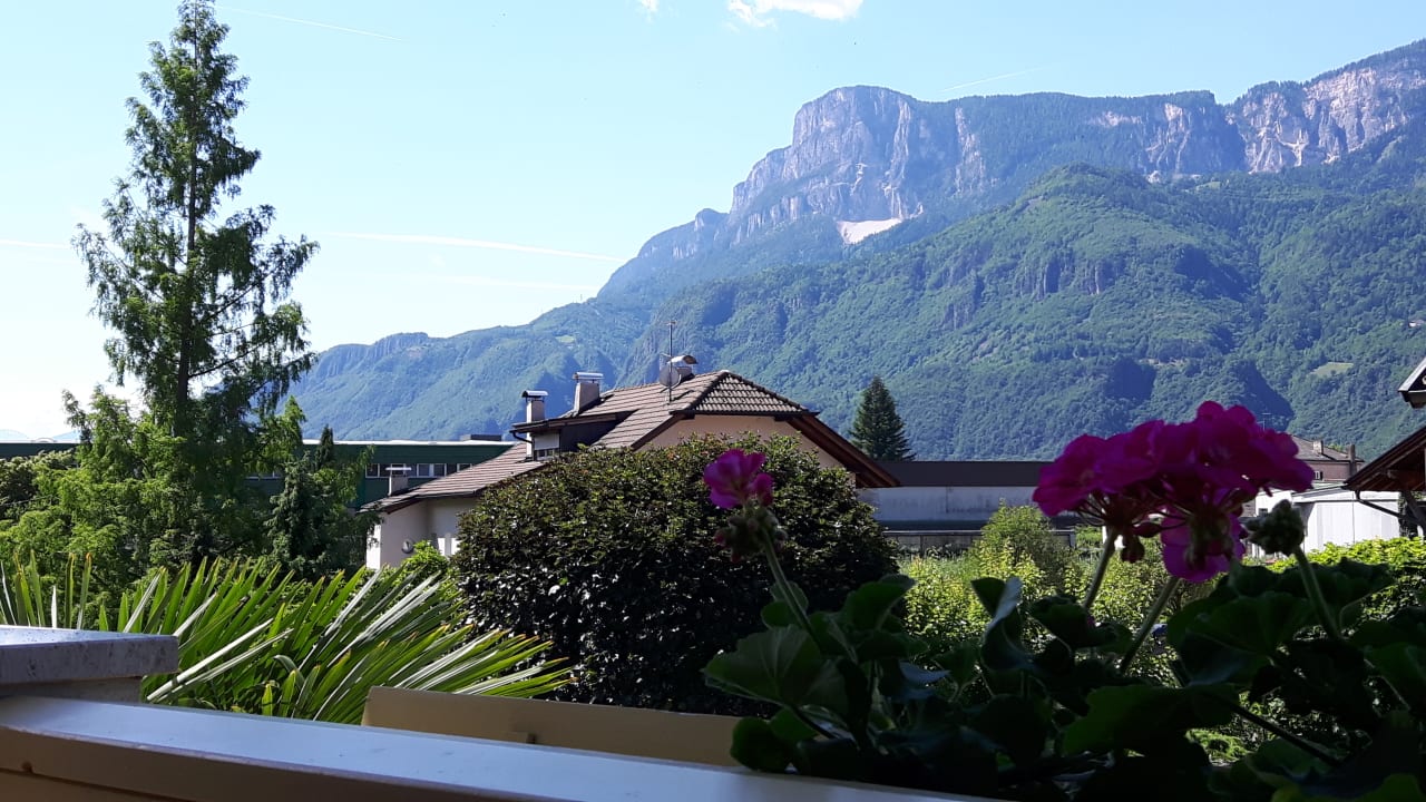 "Ausblick vom Balkon" Hotel Vilpianerhof (Vilpian) • HolidayCheck ...